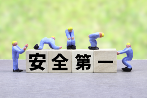工場の安全対策【2026年版】手順と優先順位・チェックリスト付き – 工場・倉庫の改修工事 | アステックペイント